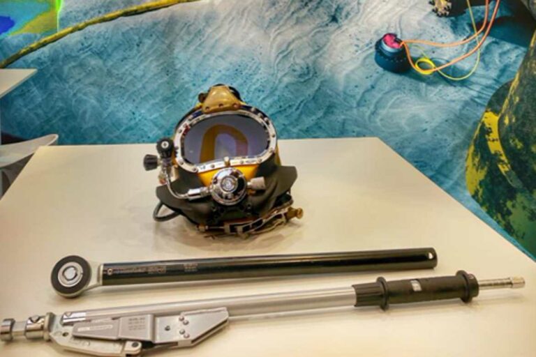 Deepsea drilling offshore - TrackWrench